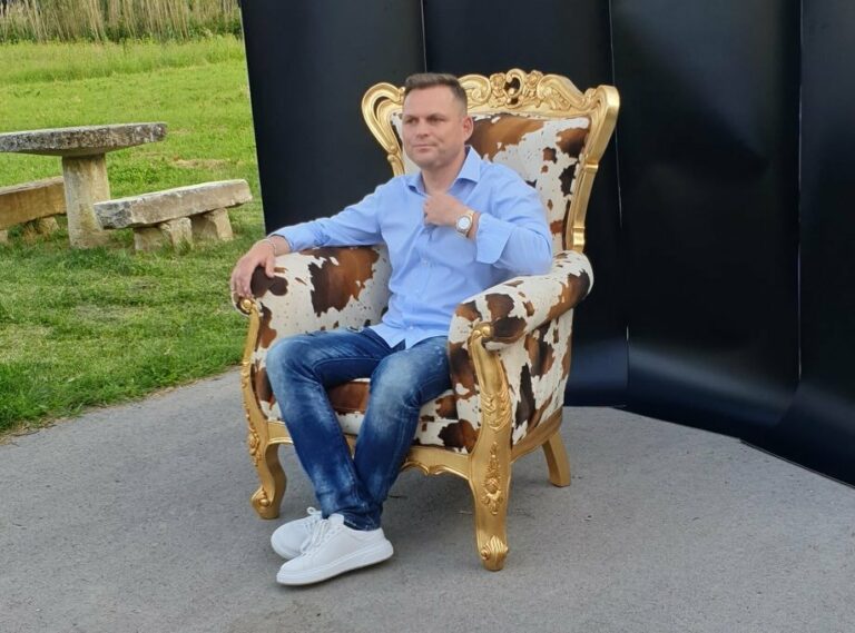 Kdo je Sebastjan Vežnaver? - OBALAplus